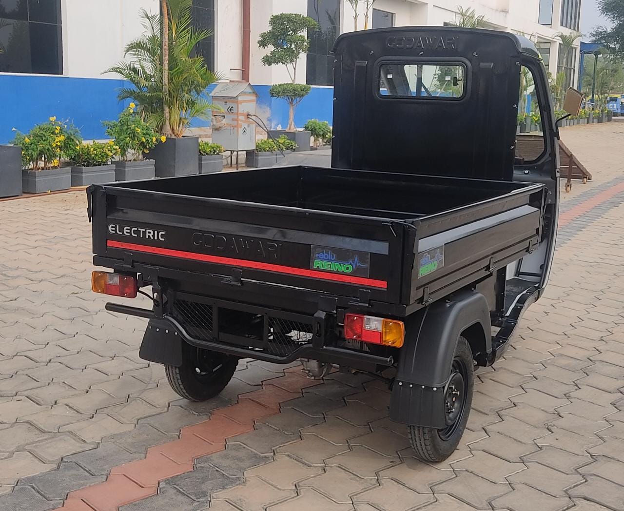 eblu-Reino – E Loader - Dynamic Enterprises